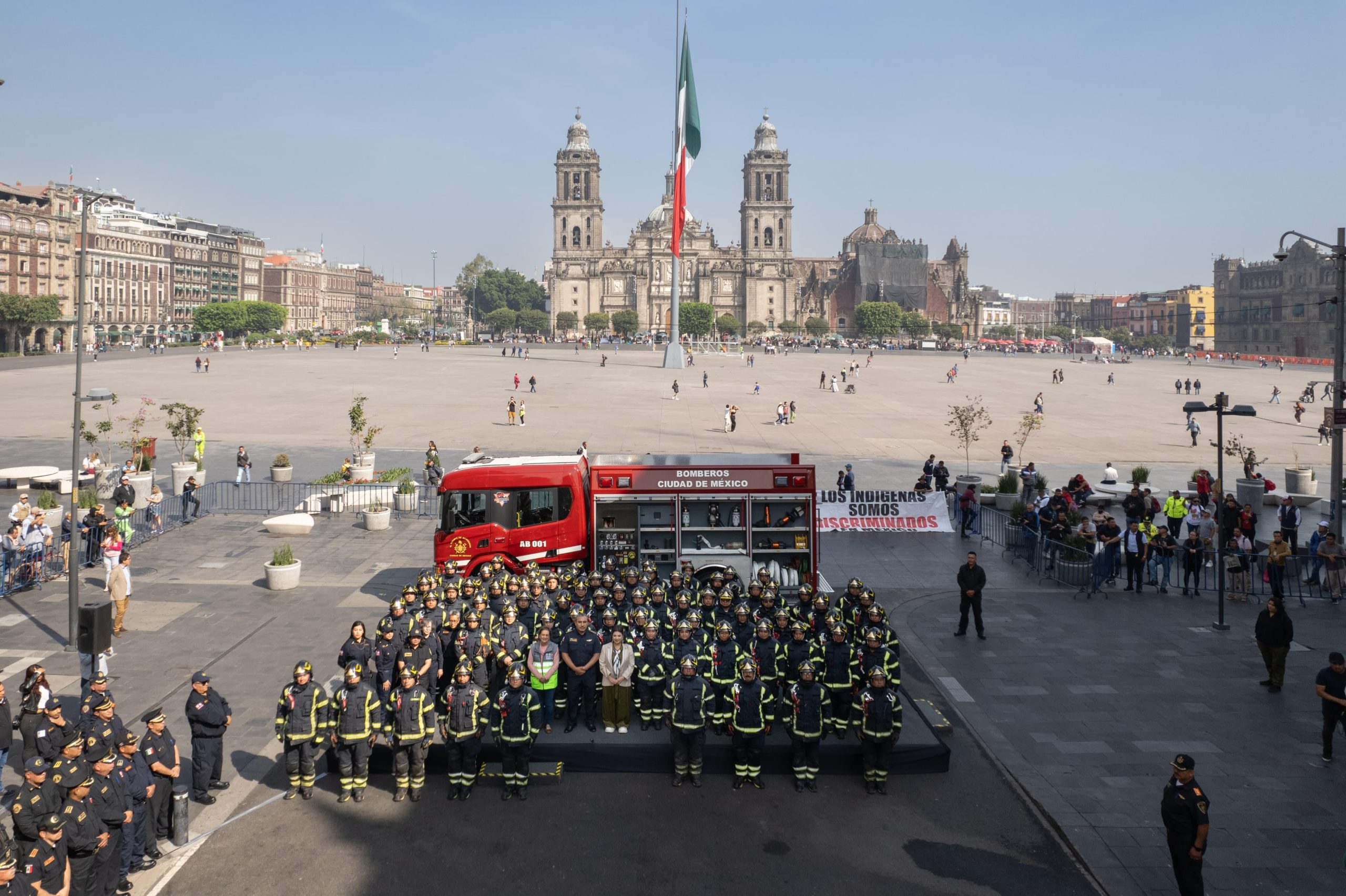 Clara Brugada entrega 11 nuevas unidades al Cuerpo de Bomberos y se compromete a adquirir otras ...