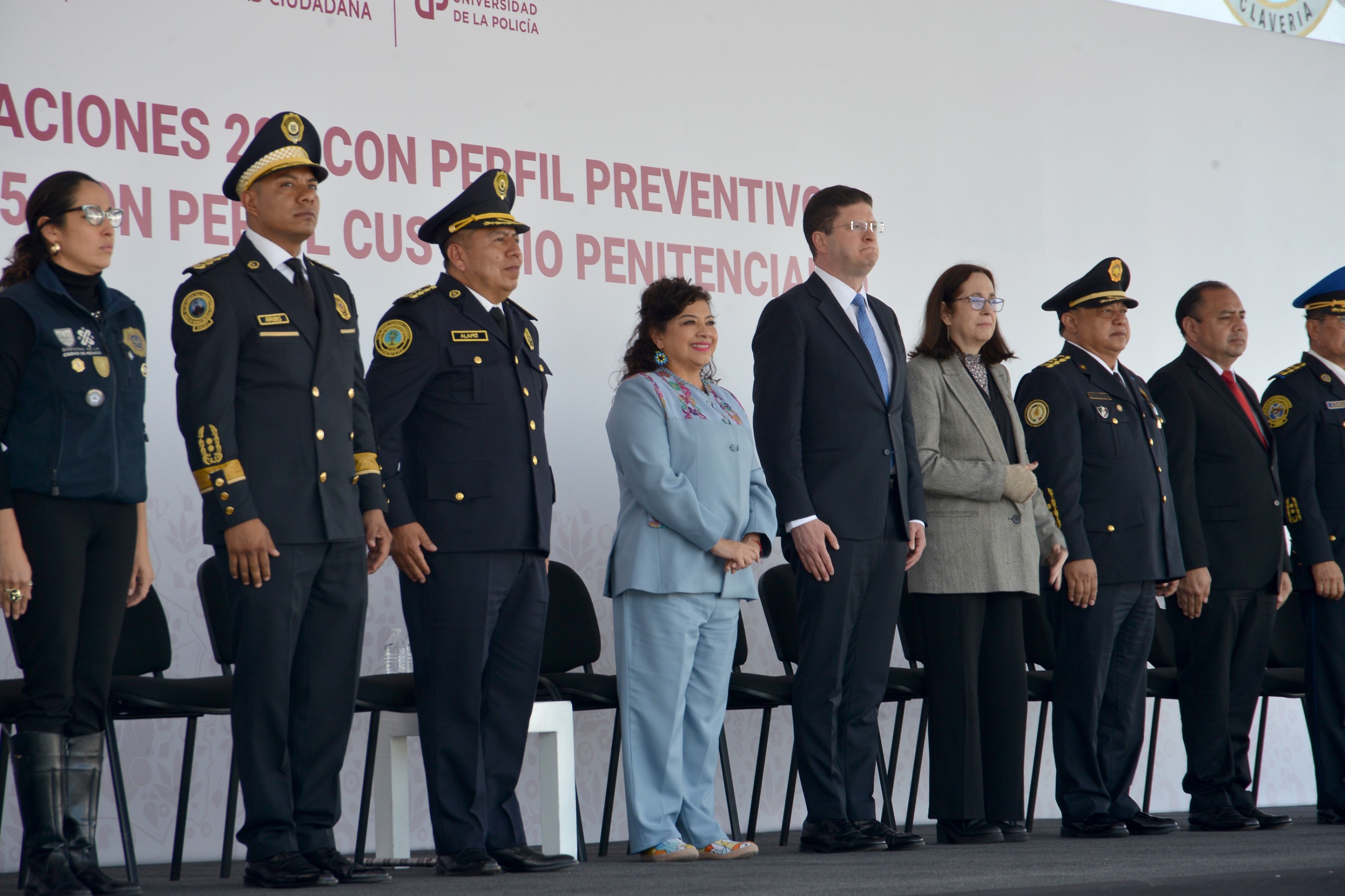 Graduación en la UNIPOL: Nueva Generación de Policías Refuerza la ...